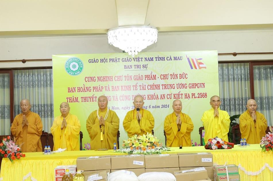Cà Mau: Ban Hoằng pháp và Ban Kinh tế Tài chính Trung ương GHPGVN tiếp ...