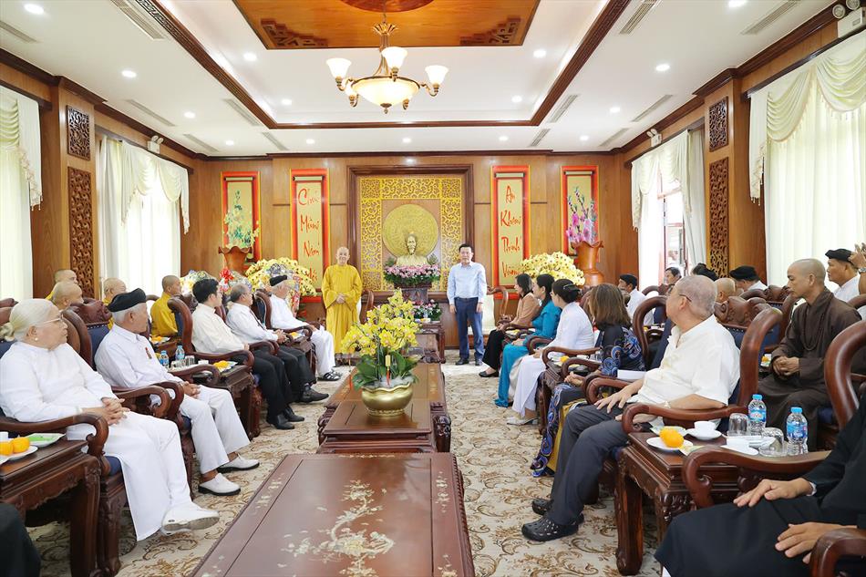 Đoàn các tôn giáo và dân tộc trong tỉnh chúc Tết Ất Tỵ đến lãnh đạo ...